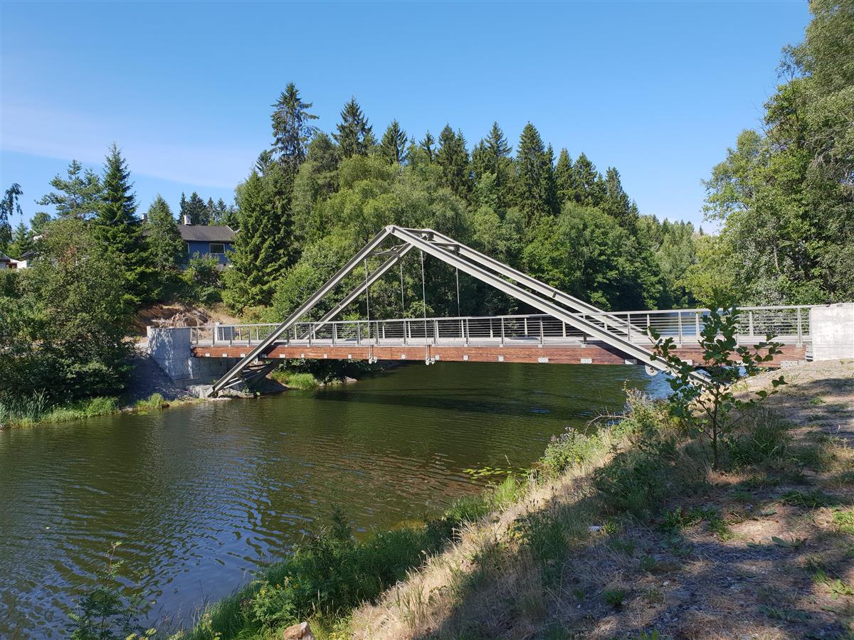 Advarsel om hopping og stuping fra brua over Langvannet - Lørenskog kommune